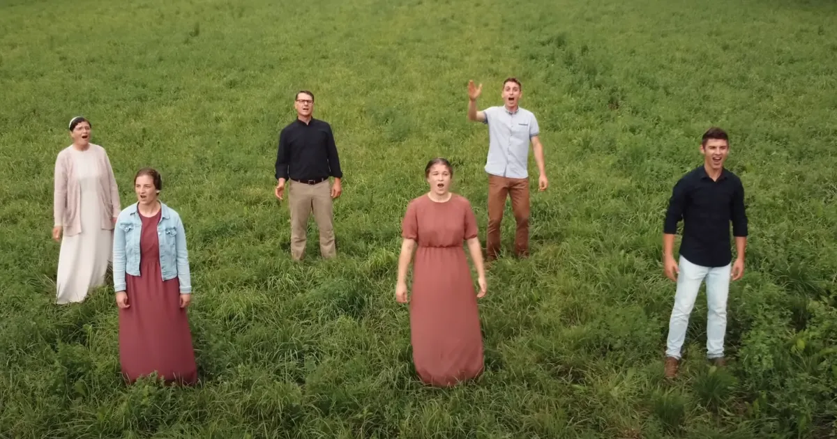 Kippenvel: The Drudge Family zingt 'Well done' acapella - Nederland Zingt