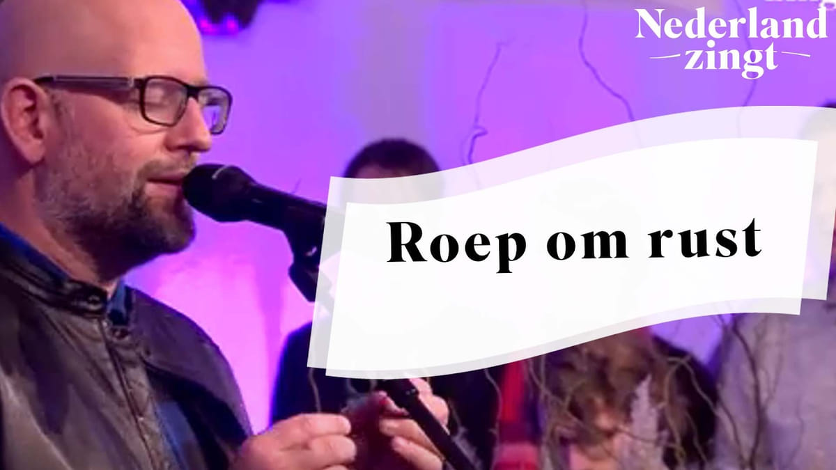 Worshipleider Kees Kraayenoord zingt het lied 'Roep om - Nederland Zingt